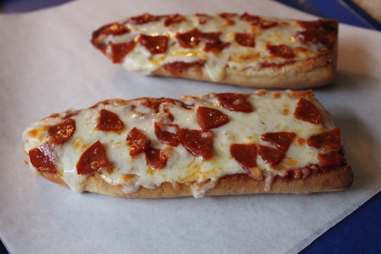Open-faced pizza sandwich – Bounded by Buns