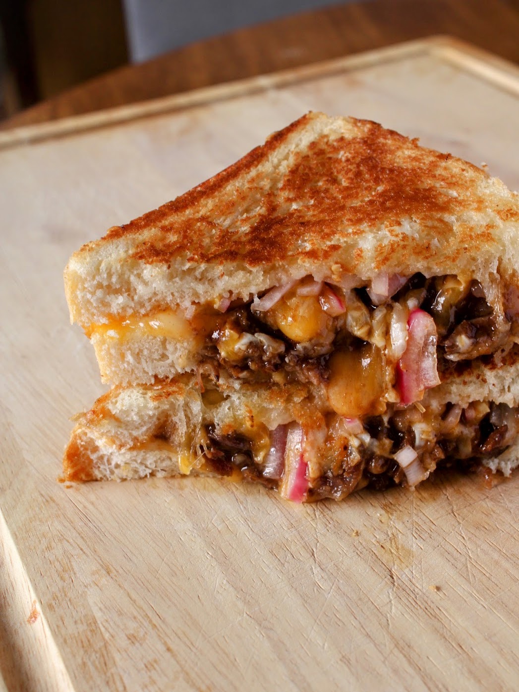 Sweet sriracha bourbon short rib melt – Bounded by Buns